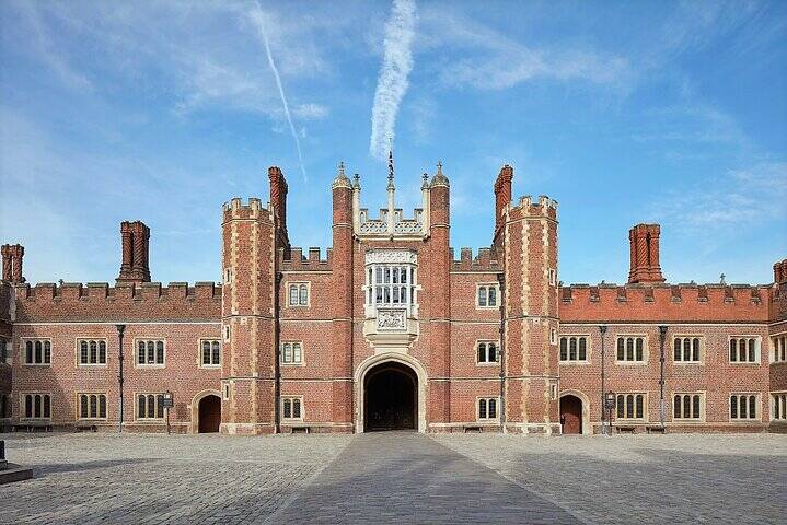 Hampton Court Palace Private Tour, Jun 14th 1:00am, London, eventseeker