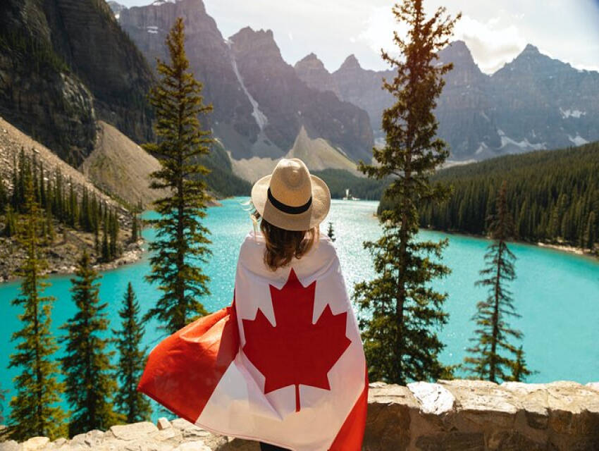 Moraine Lake and Lake Louise Tour from Calgary - Canmore - Banff, Sep ...