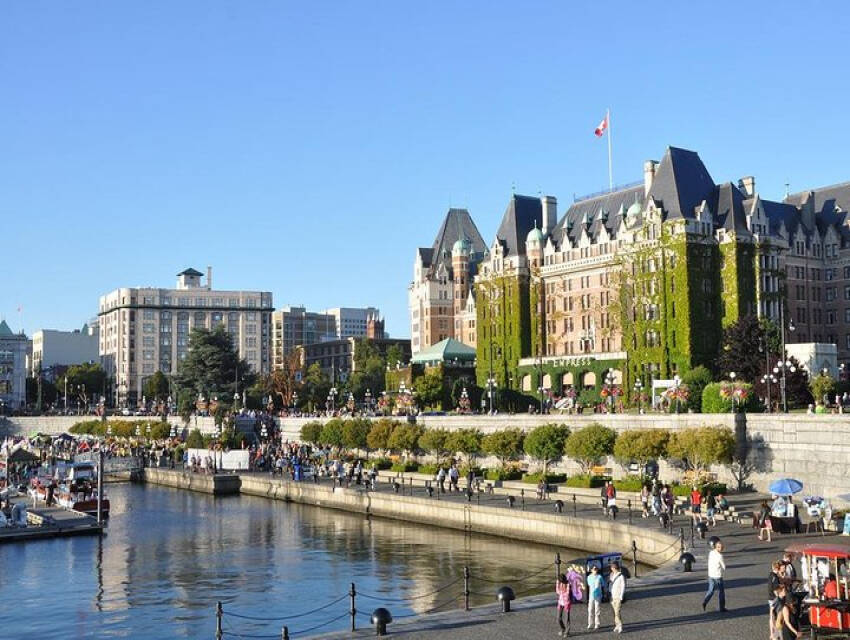 Historical Landmarks Tour of Victoria Grand City and Craigdarroch ...