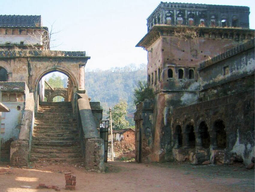 Day Trip to Mastani Mahal & Ajaigarh Fort (Guided Private Tour from ...